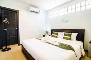 Quarto Standard, 1 cama king-size, não fumadores | Roupa de alta qualidade, cofre no quarto, com decoração personalizada 