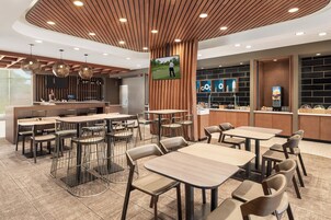Café da manhã com buffet grátis todos os dias