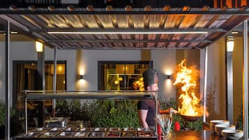 3 restaurantes: opção de café da manhã, almoço e jantar