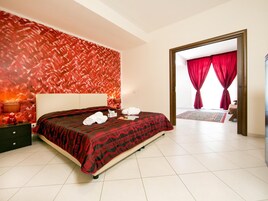 Secretária, cortinas/cortinados opacos, quartos insonorizados 