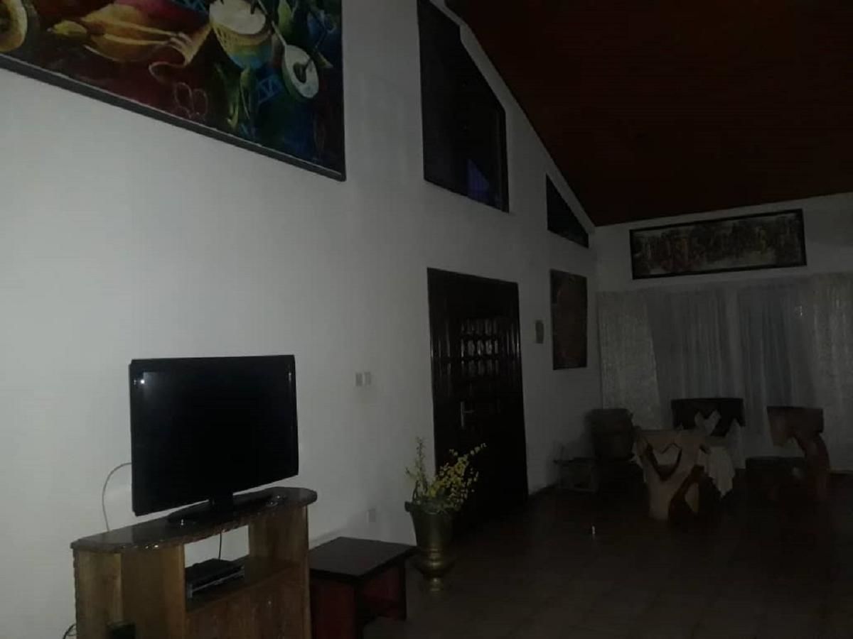 Quarto Duplo Económico | Ferro/tábua de engomar, roupa de cama fornecida 