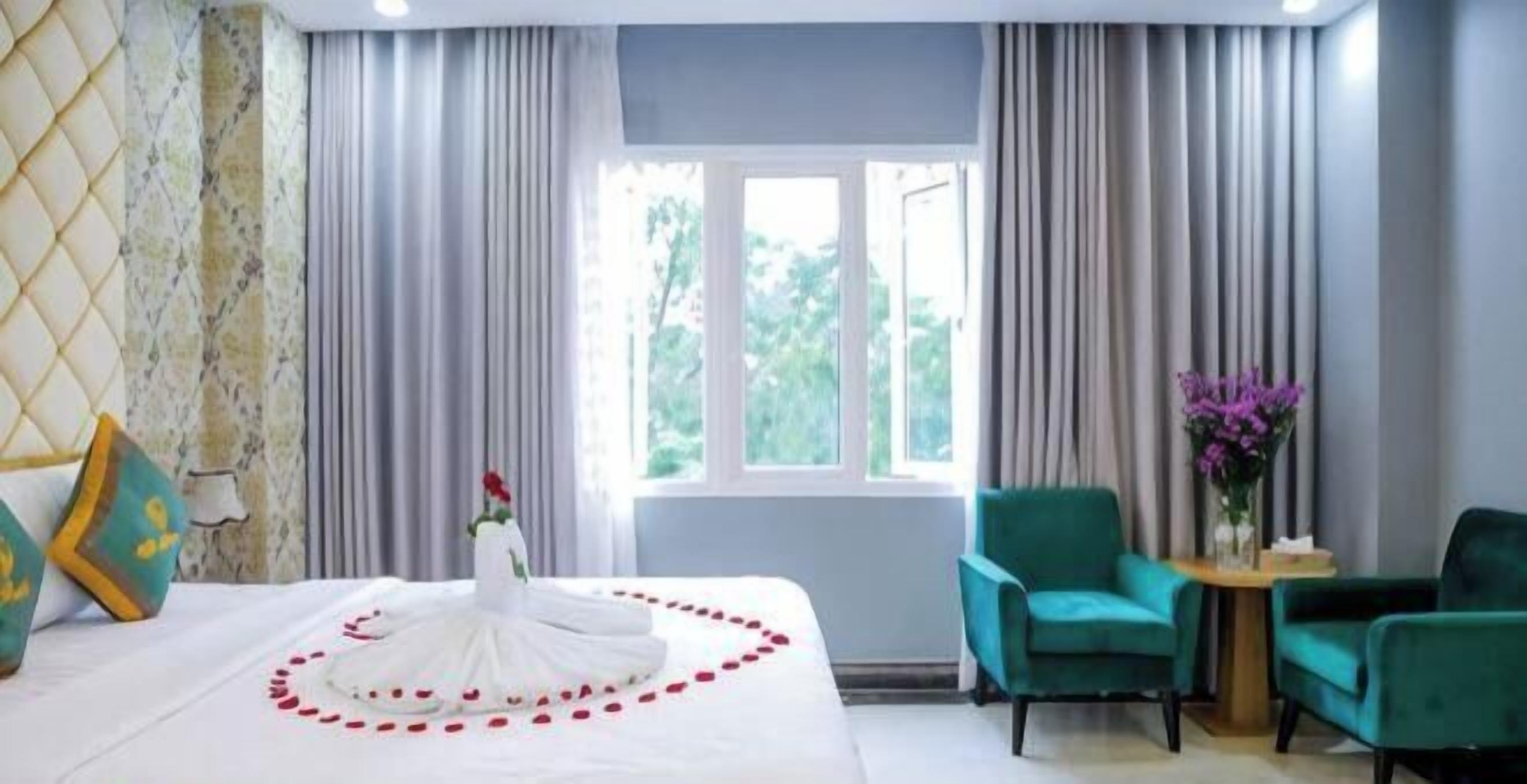 Minibar, secretária, Wi-fi grátis, roupa de cama fornecida 