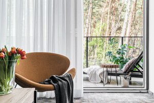 Apartamento superior | Roupas de cama premium, frigobar, cofres nos quartos, escrivaninha