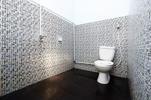 Quarto Duplo Standard | Casa de banho | Um polibã 
