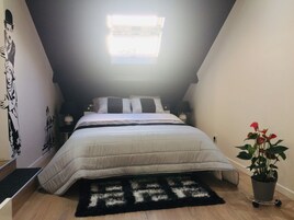 Quarto Duplo Standard, 1 cama queen-size e sofá-cama, mezanino (Cinéma) | Com decoração personalizada, com mobília individualizada 