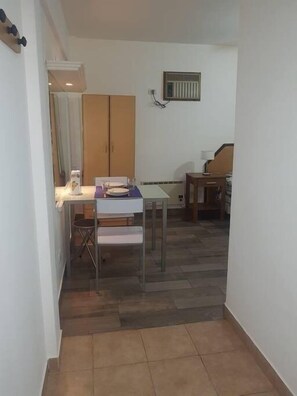 Apartamento, 1 cama queen-size | Comodidade do quarto