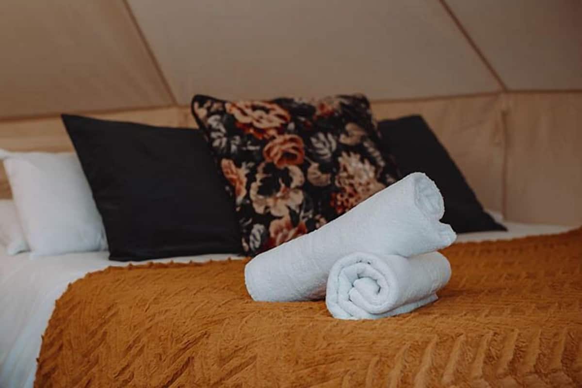 Tenda, casa de banho partilhada (Bell - 1 Futon/Every 2 Occupants) | Berços/camas para crianças grátis 