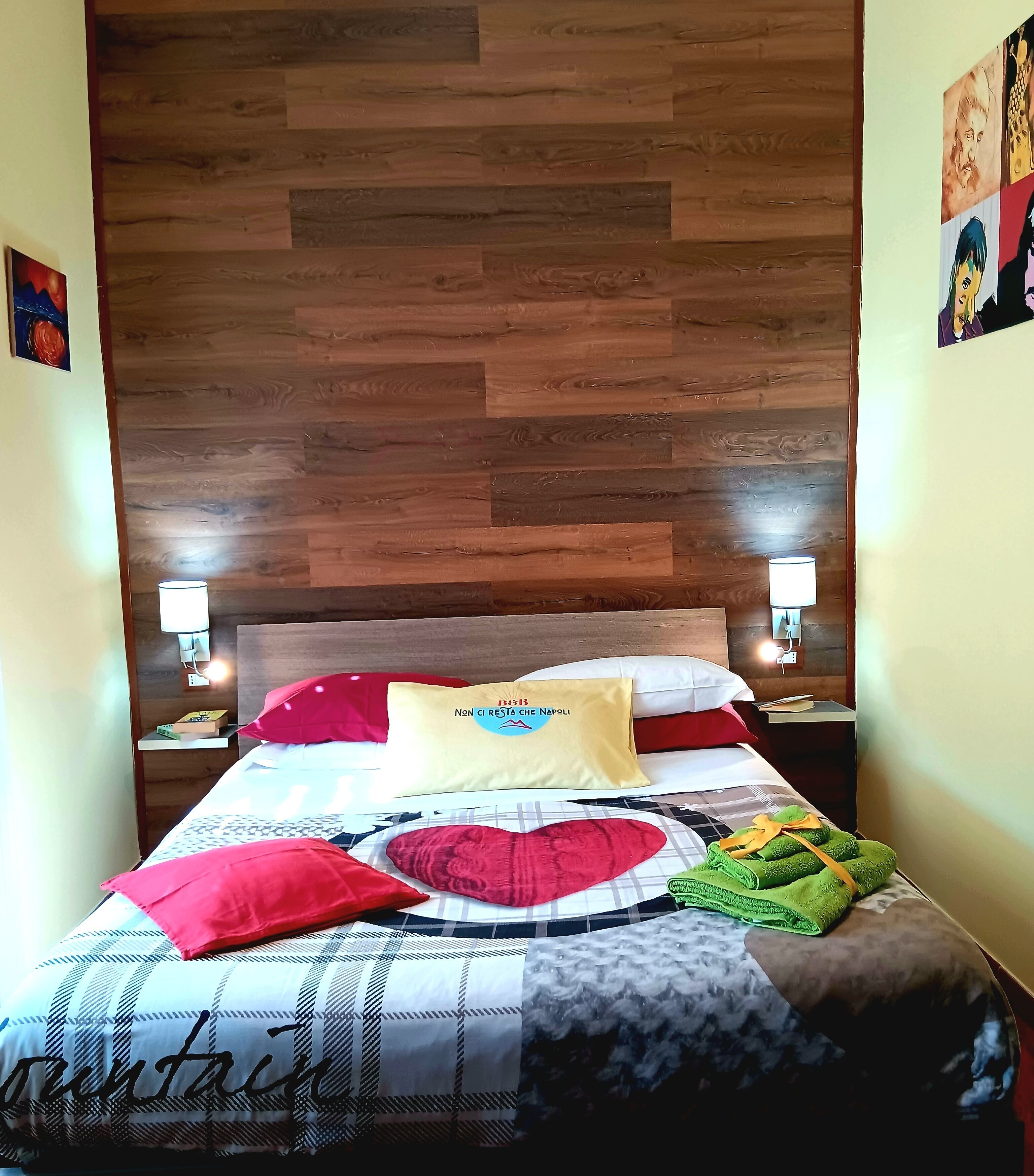 Budget Double Room | Edredons de pluma, frigobar, escrivaninha, cortinas blackout