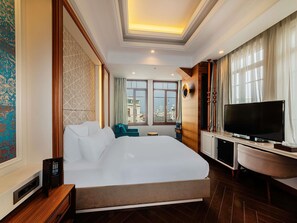 Suite Júnior, 1 cama king-size | Minibar, cofre no quarto, secretária 