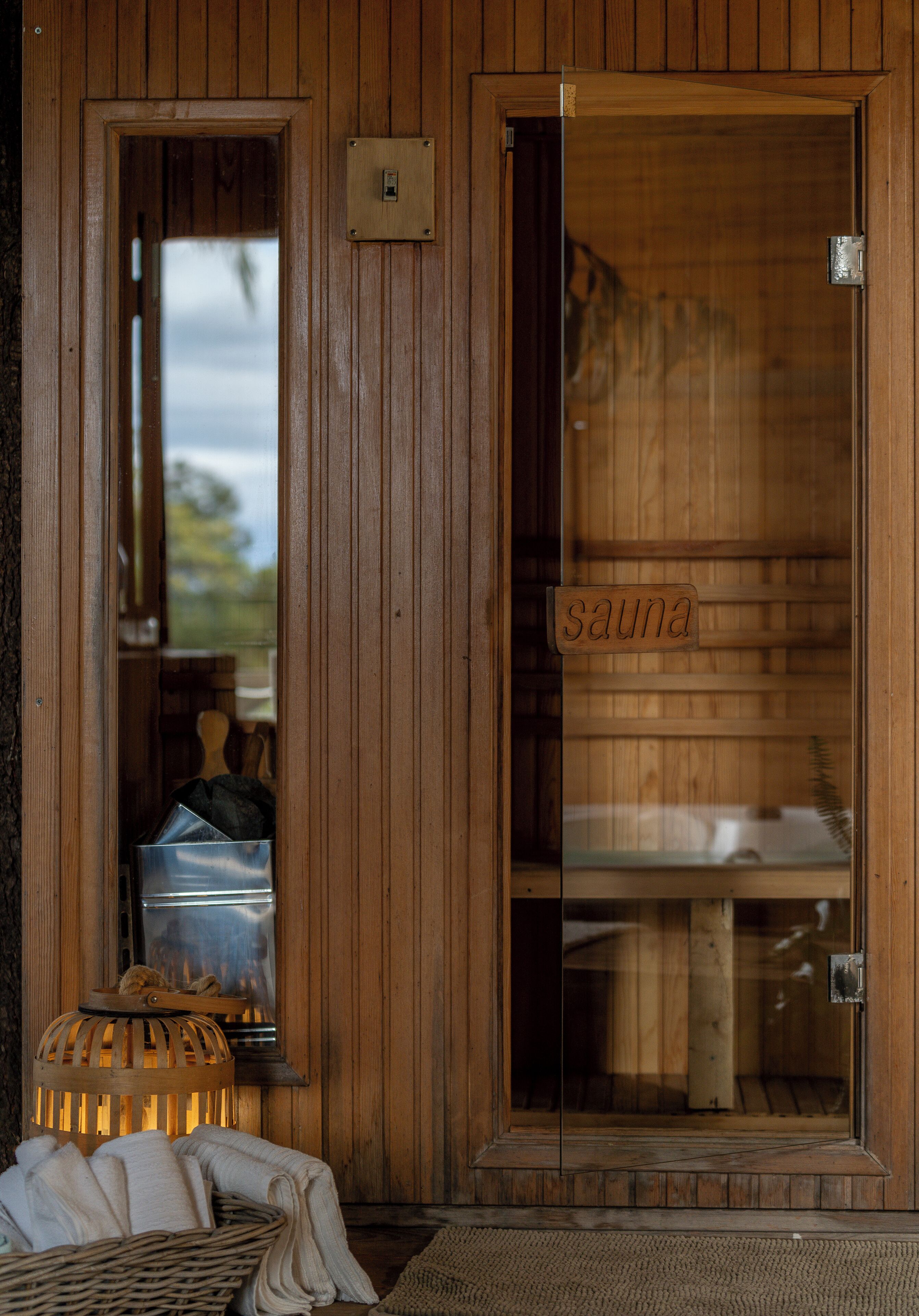 Sauna seca, banheira de hidromassagem