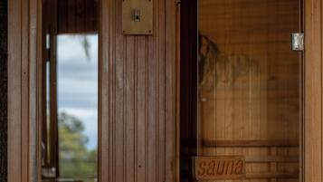 Sauna seca, banheira de hidromassagem