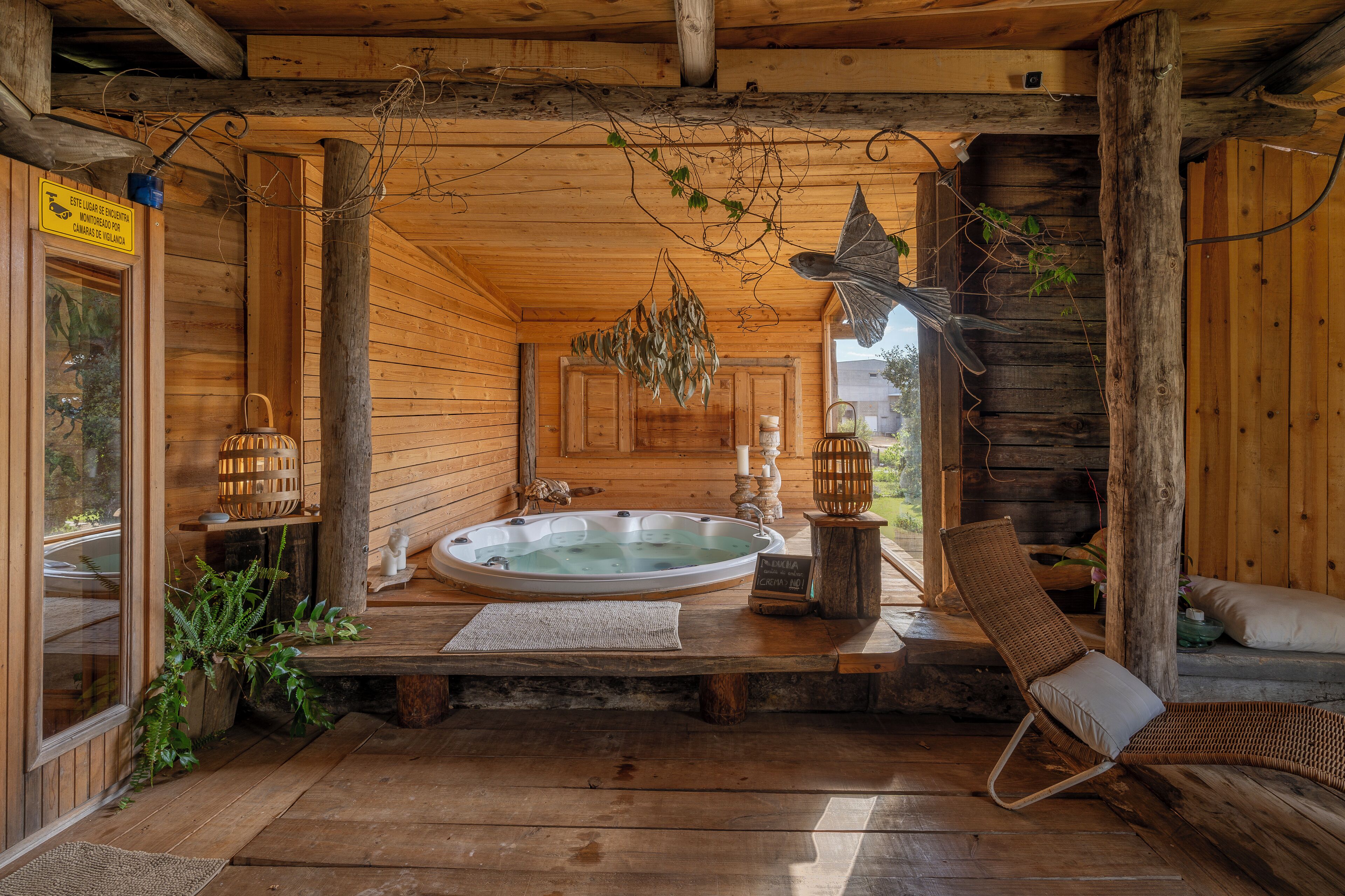 Sauna seca, banheira de hidromassagem