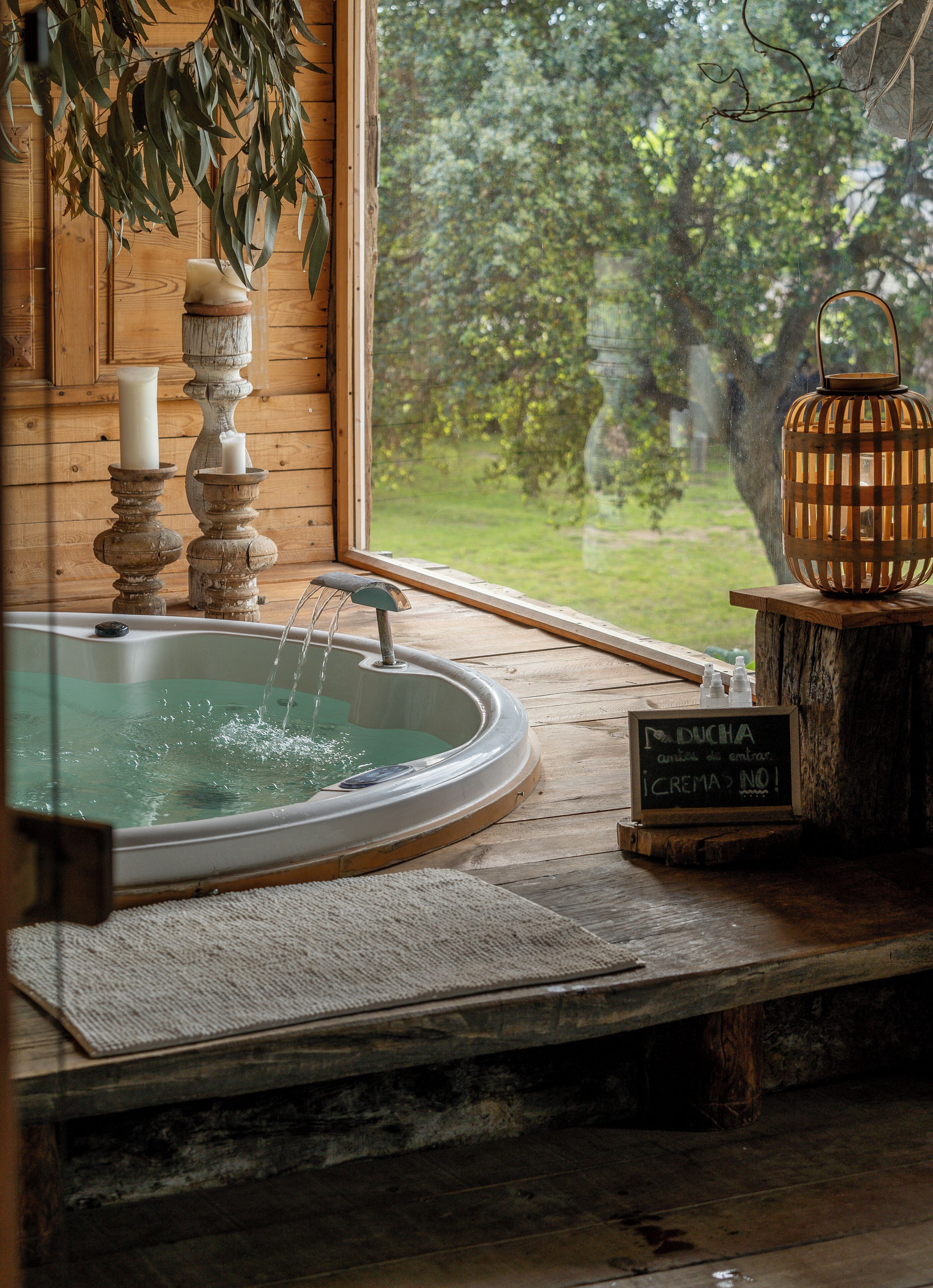 Sauna seca, banheira de hidromassagem