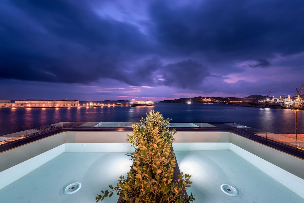 Shapes Luxury Suites - Greece