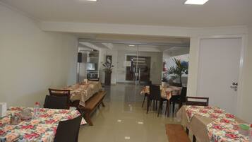 Pequeno-almoço tipo buffet diário incluído