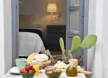 Pequeno-almoƧo continental diƔrio (15 EUR por pessoa)