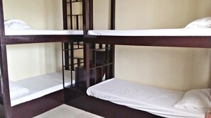 Dormitório compartilhado | Escrivaninha, Wi-Fi de cortesia, roupa de cama