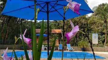 Piscina externa sazonal