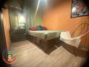 Quarto Duplo Básico | Quartos insonorizados, ferro/tábua de engomar, Wi-fi grátis