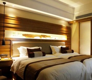 Quarto Twin Superior | Minibar, cofre no quarto, secretária, cortinas/cortinados opacos