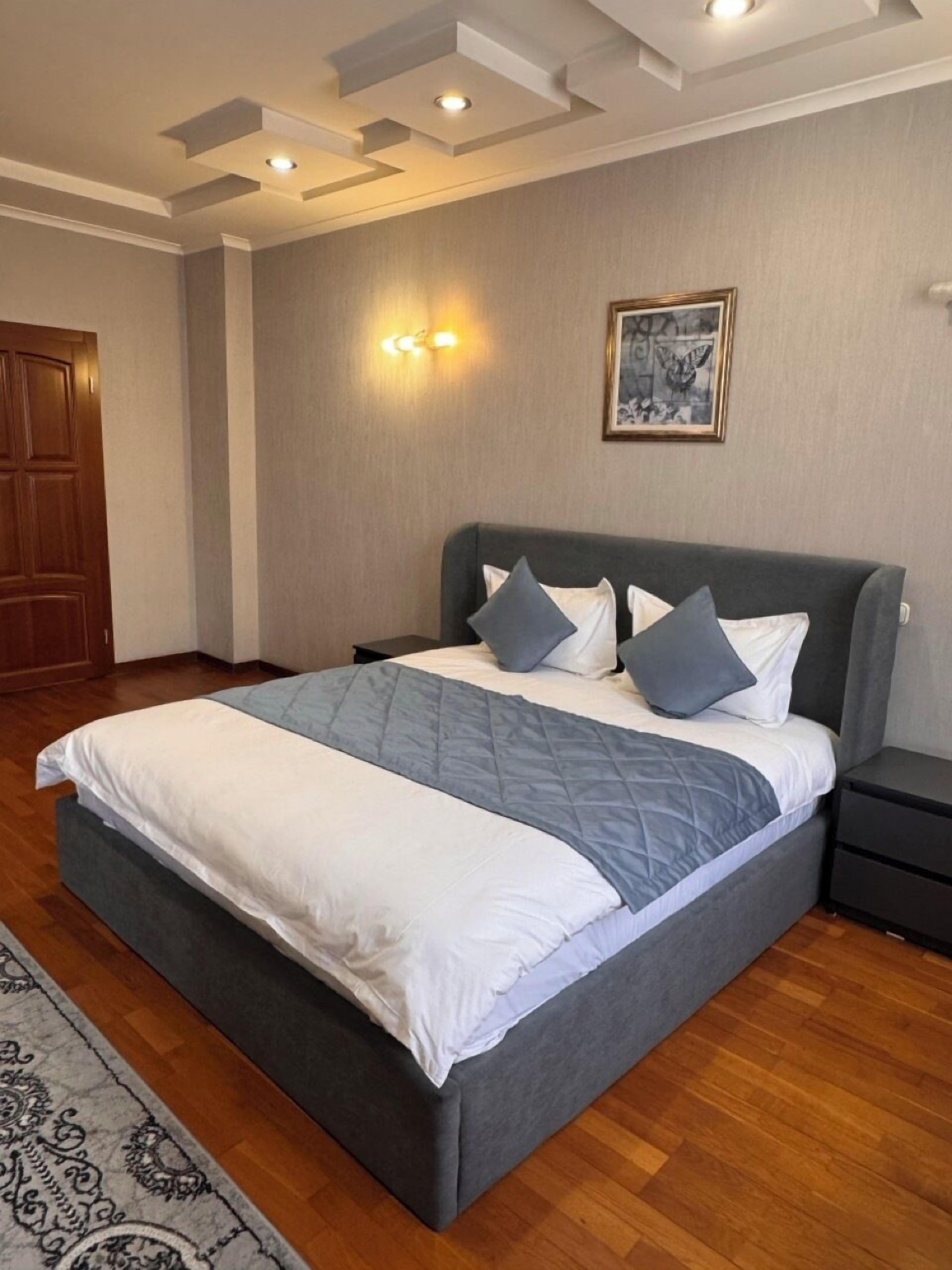 Quarto Duplo Standard, 1 cama queen-size, não fumadores, Vista para a cidade | Secretária, quartos insonorizados, ferro/tábua de engomar, Wi-fi grátis 