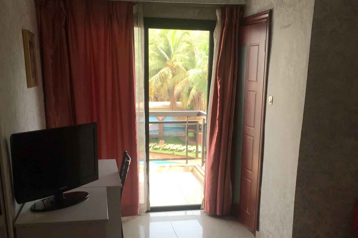Quarto Individual Elite, vista para o jardim | Varanda