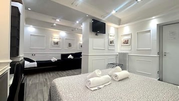 Quarto Quádruplo | Cofre no quarto, quartos insonorizados, Wi-fi grátis