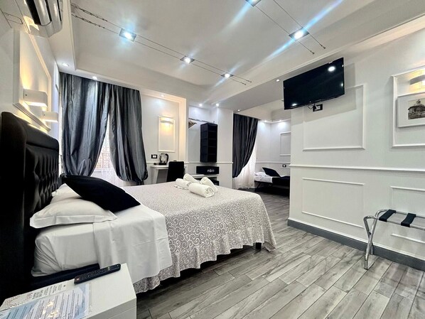 Quarto Quádruplo | Cofre no quarto, quartos insonorizados, Wi-fi grátis 