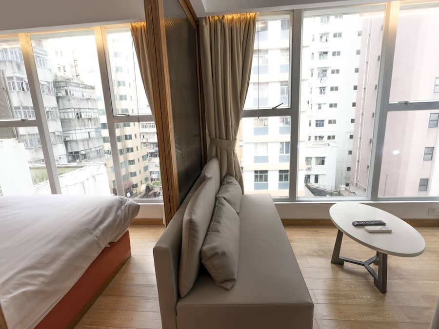 Suite, 2 quartos | Sala de estar | TV de ecrã plano