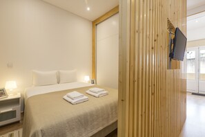 Apartamento Estudio com Varanda - 2º Andar | 1 quarto, cortinas blackout, quartos à prova de som