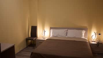 Quarto quádruplo (Gialla) | Frigobar, escrivaninha, quartos à prova de som, Wi-Fi de cortesia