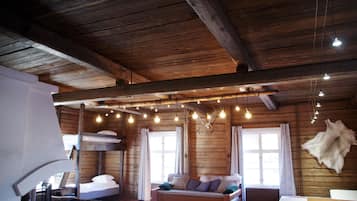 Estúdio real, várias camas, para não fumantes, vista para o pátio | 1 quarto, individualmente decorados, individualmente mobiliados