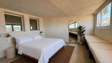 Quarto Duplo Deluxe, vista para o mar | Cortinas/cortinados opacos, ferro/tábua de engomar, Wi-fi grátis