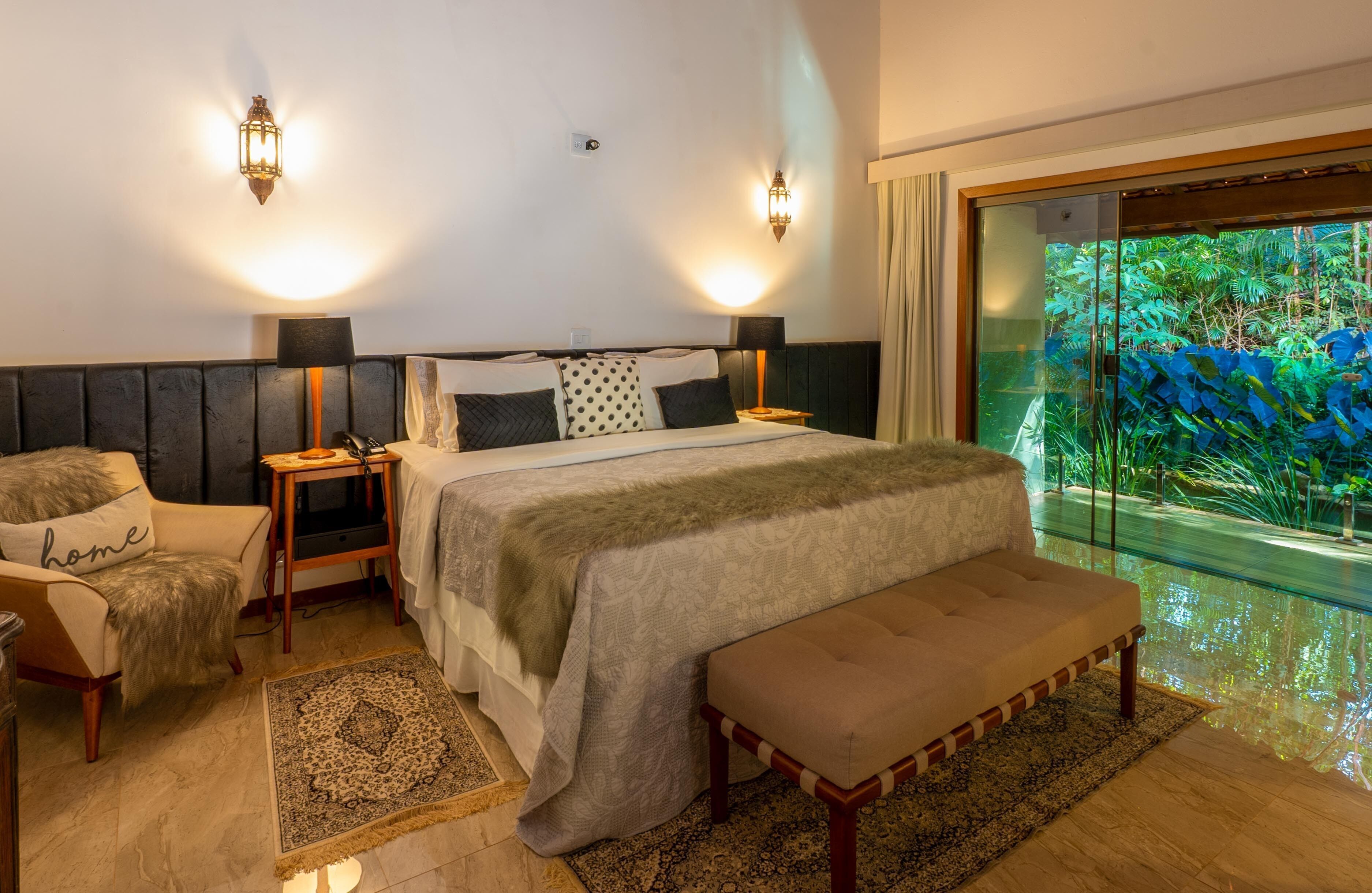 Cofres nos quartos, roupa de cama