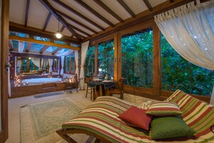 Suíte Imperador | Banheira de hidromassagem privativa