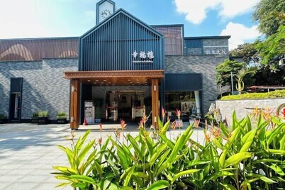 Longquan Garden Hotel (Haikou Pearl Square Qilou Old Street Branch)