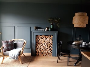 Televisor de ecrã plano de 32 polegadas com canais digitais, Smart TV