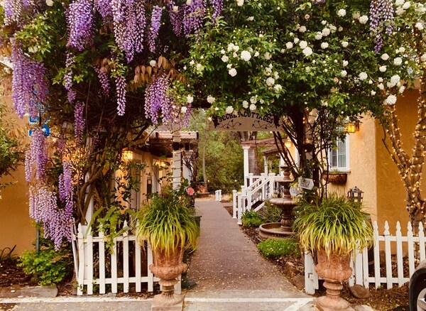 Glen Ellen Inn - Glen Ellen, CA