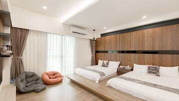 Quarto quádruplo básico, 2 camas de casal, para não fumantes (201) | Cortinas blackout, camas extras/dobráveis (sobretaxa), Wi-Fi de cortesia