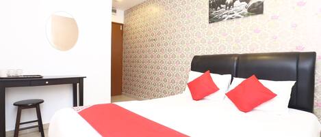 Quarto Duplo Deluxe, 1 cama de casal, não fumadores | Secretária, Wi-fi grátis, roupa de cama fornecida