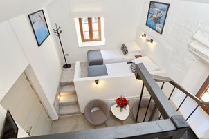 Frigobar, cofres nos quartos, quartos à prova de som