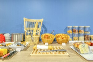 Café da manhã continental todos os dias (EUR 10 por pessoa) 