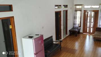 Villa, 6 quartos, não fumadores | Sala de estar | TV de ecrã plano