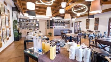Pequeno-almoço tipo buffet diário incluído
