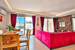 Villa, 3 quartos | Sala | TV de ecrã plano 