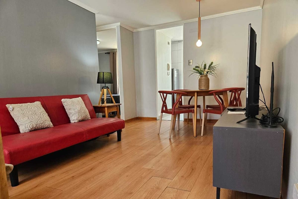 Apartamento superior, 2 quartos | Área de estar | Smart TV, Netflix