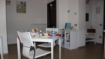 Pequeno-almoço inspirado na cozinha local diário (5 EUR por pessoa)