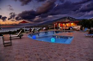 Bar à beira da piscina