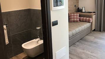 Quarto casal luxo | Cofres nos quartos, escrivaninha, quartos à prova de som