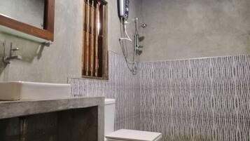 Casa de campo luxo, várias camas, para não fumantes | Banheiro | Chuveiro